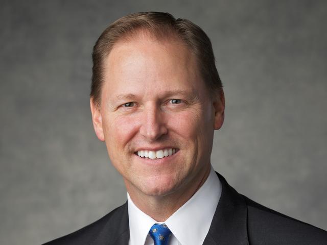 Élder Mark A. Bragg